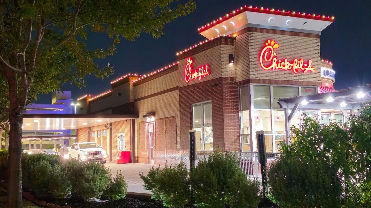🎄 Lighting Up Chick-fil-A and Beyond: Professional Commercial Christma ...